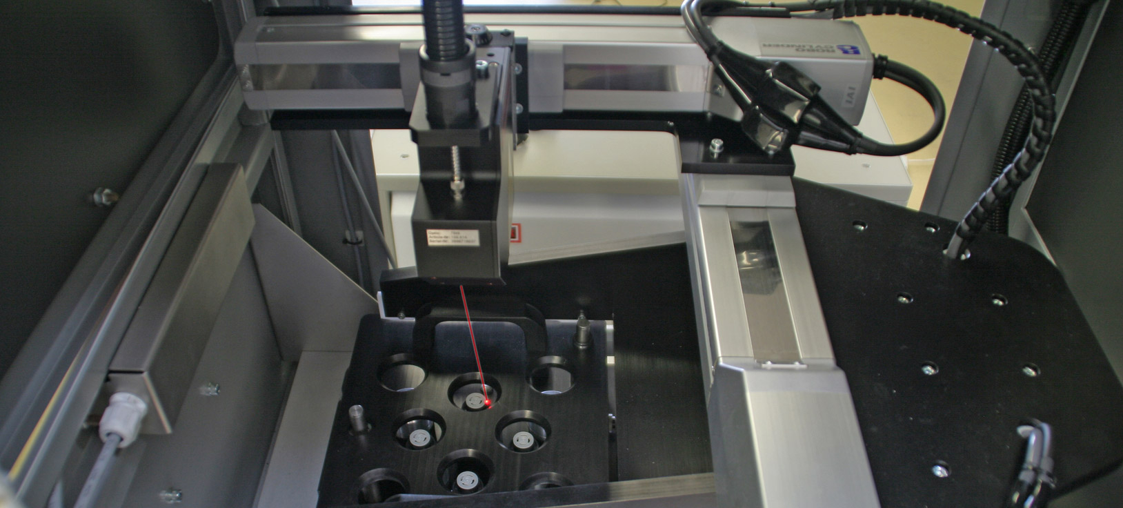 XY-laser welding unit with IAI linear spindel actuators - ATB Automation