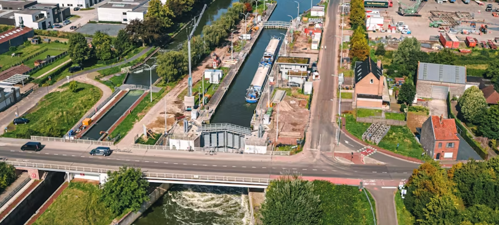 ADE actuators in doors & bypass sewers at the Ooigem lock - ATB Automation