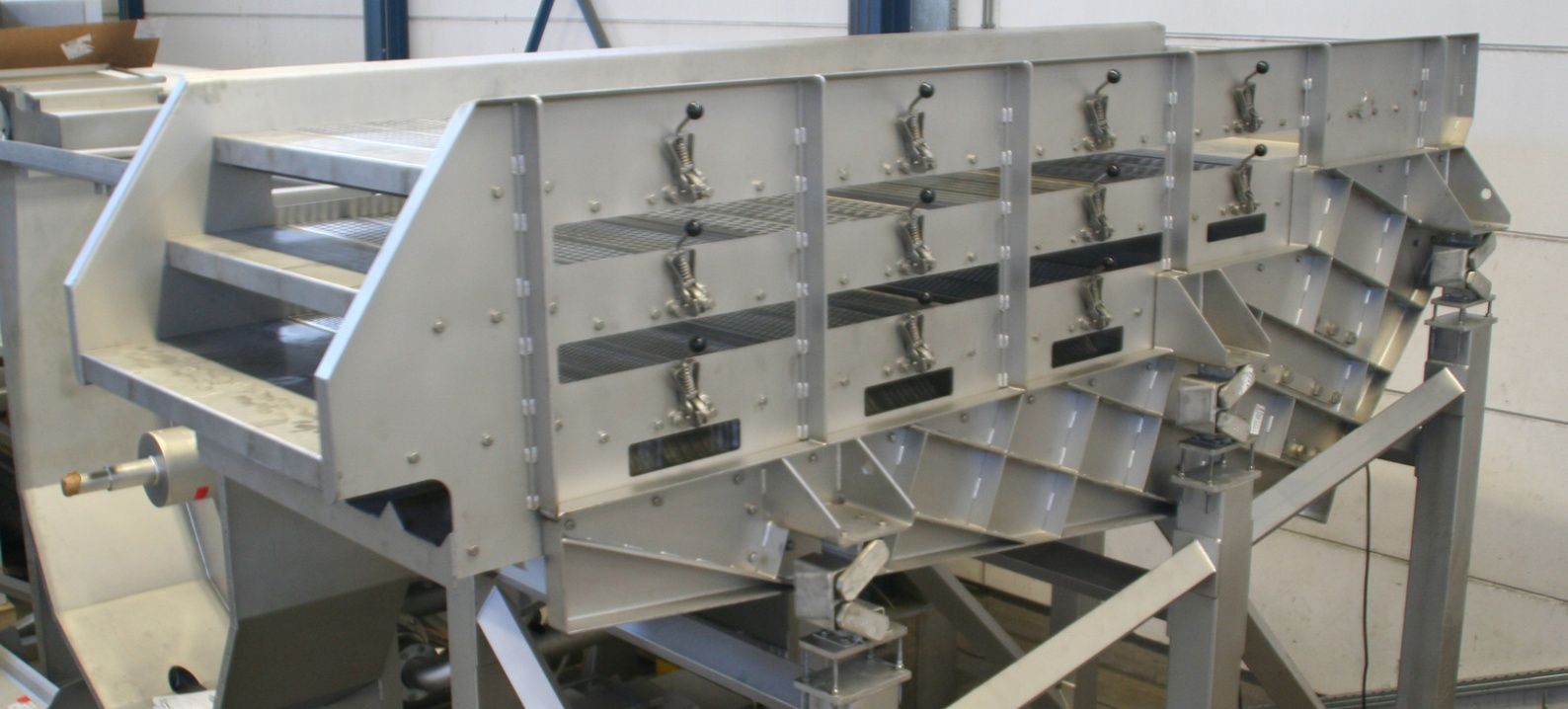 Degreasing oscillator with Rosta oscillating mountings - ATB Automation