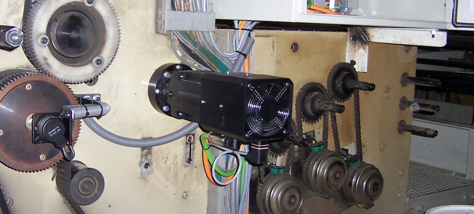 Carton folding machine with Stöber servo motor gearboxes - ATB Automation
