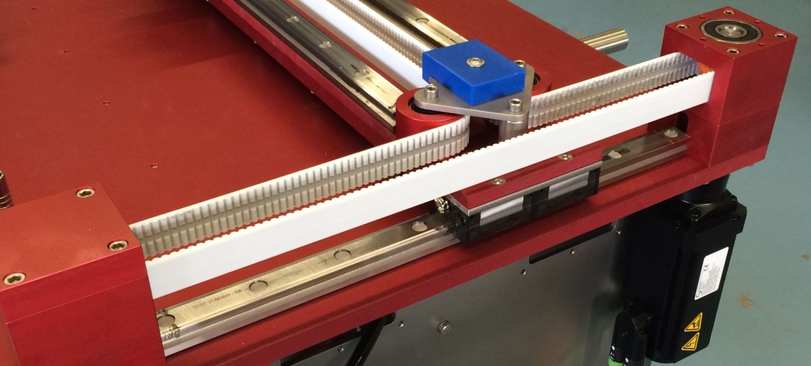 Single belt gantry system for positioning of a spray installation - ATB ...