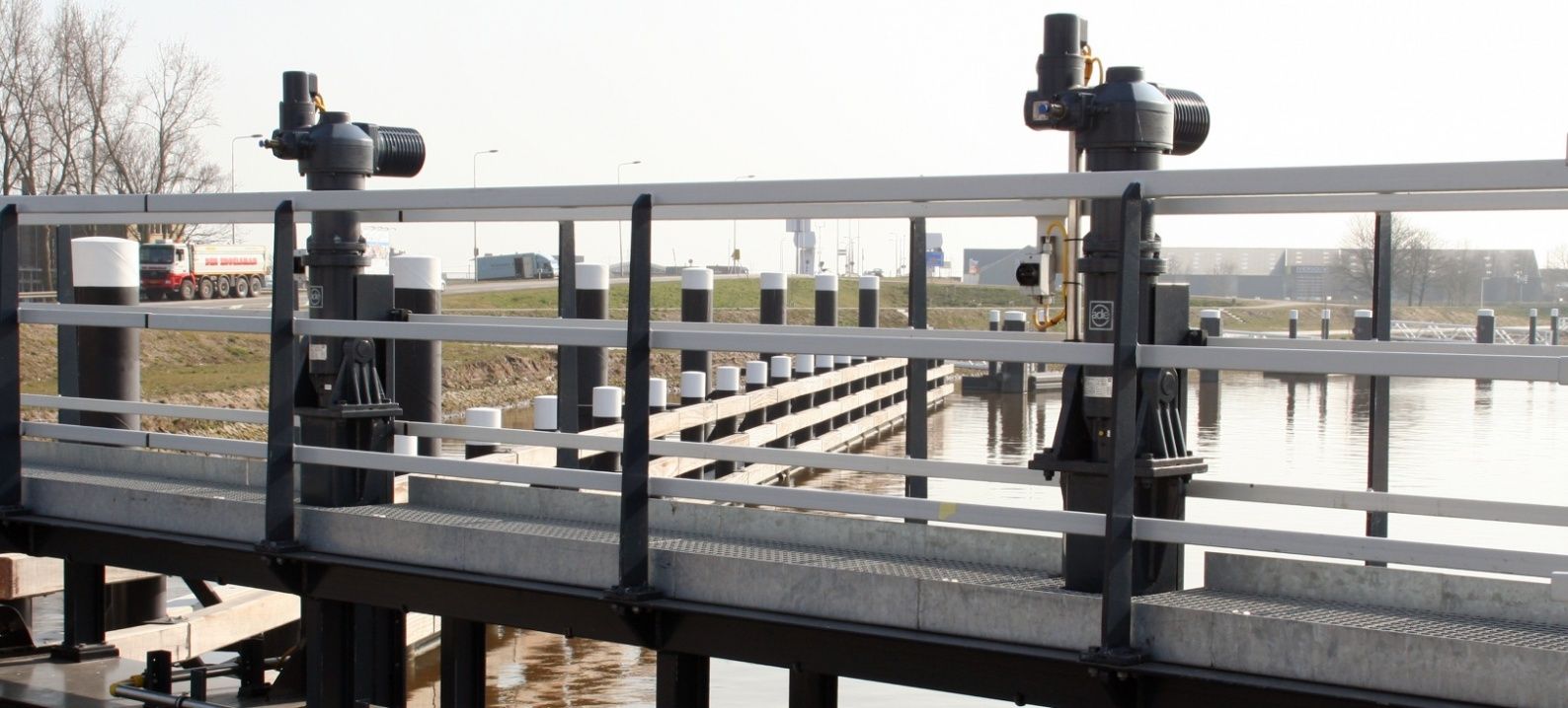 Lock paddle drives in gates of Julianalock Gouda - ATB Automation