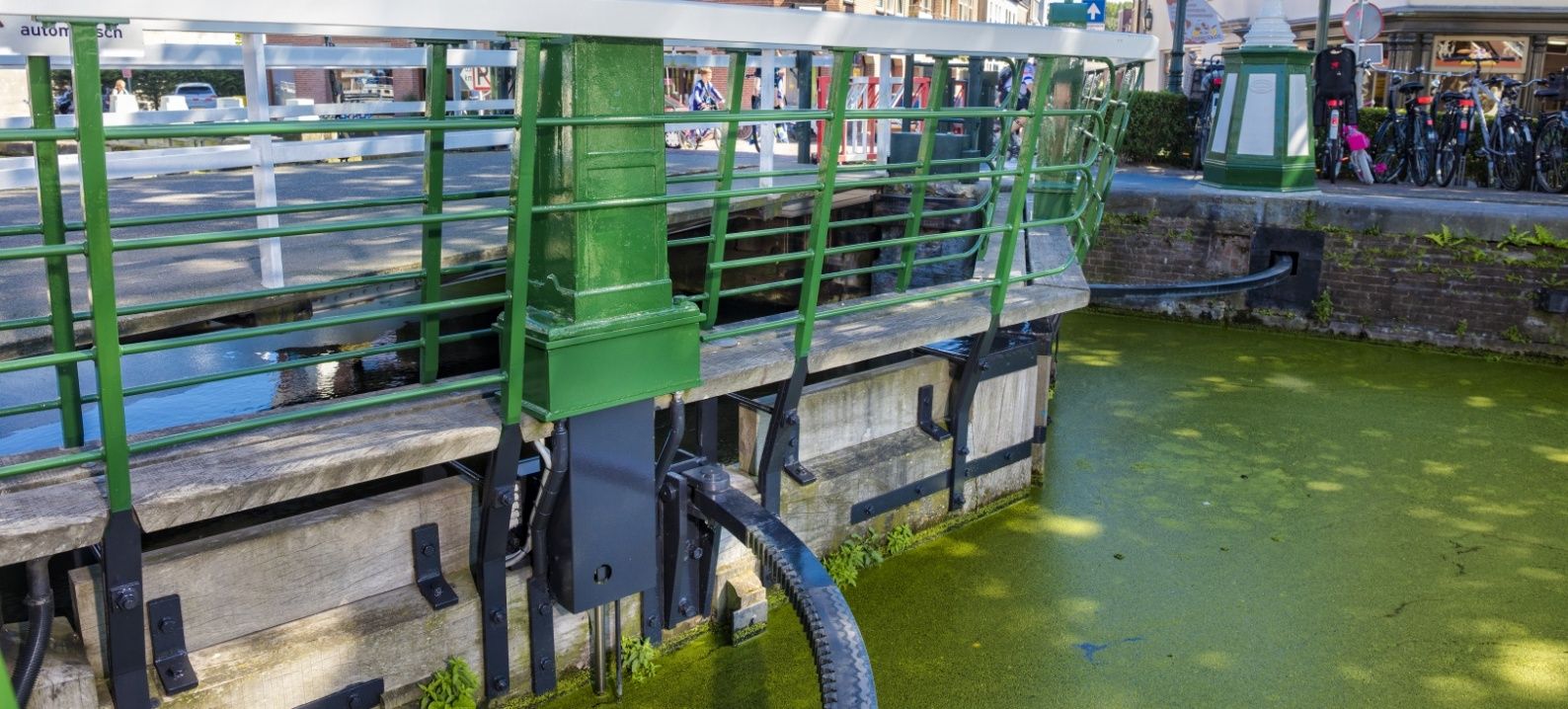 Lock paddle drives in lock gates Sluice Leidschendam - ATB Automation