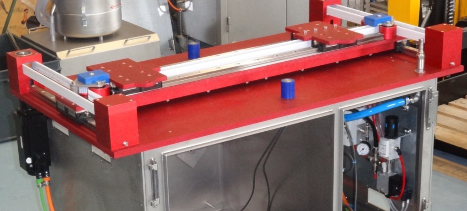 Single belt gantry system for positioning of a spray installation - ATB ...