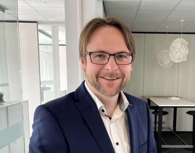 De ingenieur die er bovenop zit - ATB Automation